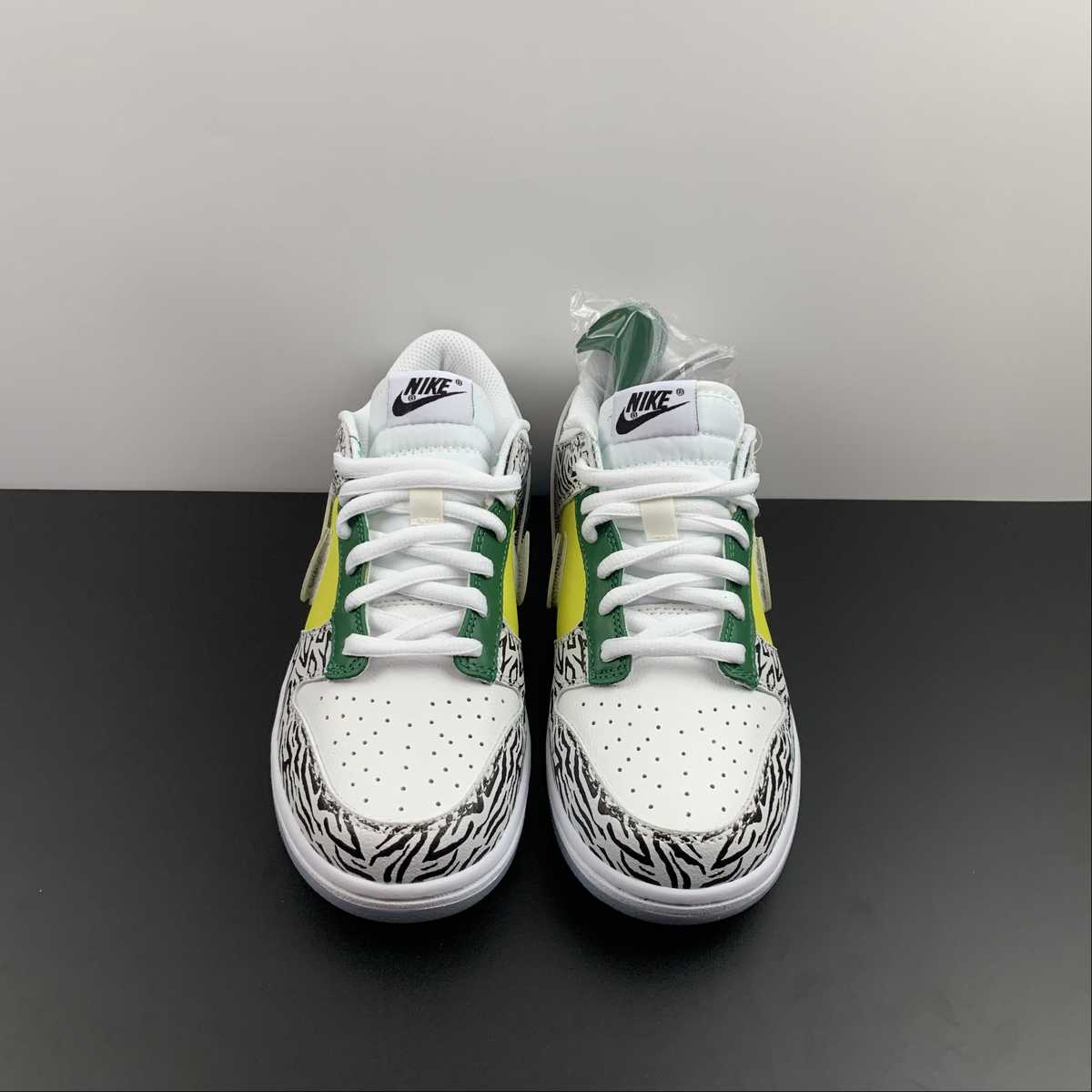 SB Dunk Low Doernbecher Zoe White Black Green Yellow DR7305-100 ...
